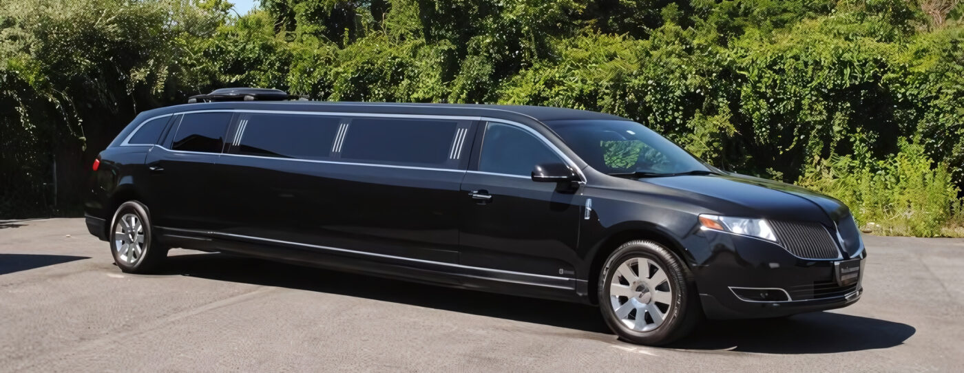 9 Passenger Black Limousine | Car Service | Philadelphia
